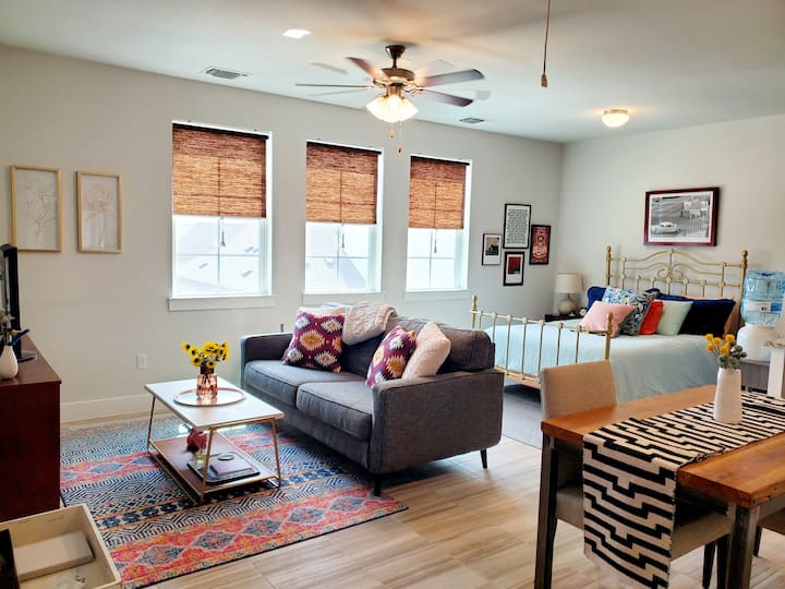 *Cute Garage Apt* W/ Parks+trails+food Trucks+fun - Onion Creek - Austin