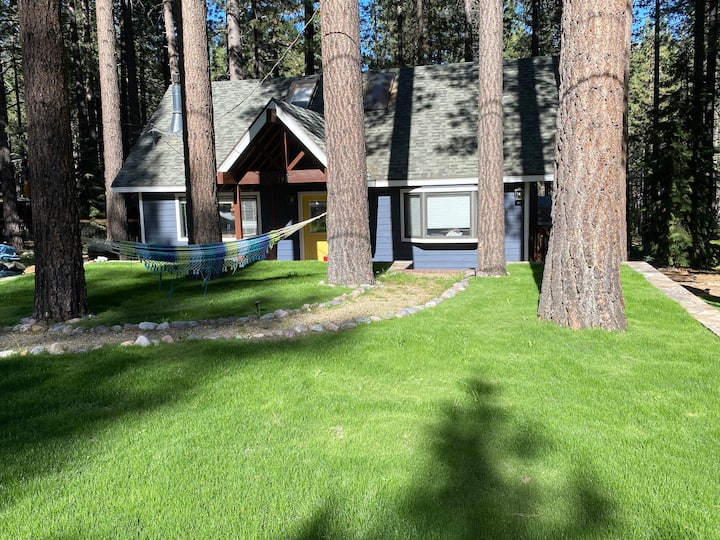 South Lake Tahoe Retreat Cabin. Hot Tub & Fire Pit - South Lake Tahoe, CA