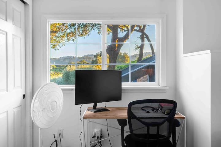 Vineyard Views, Top Location, Cute Space - Healdsburg, CA