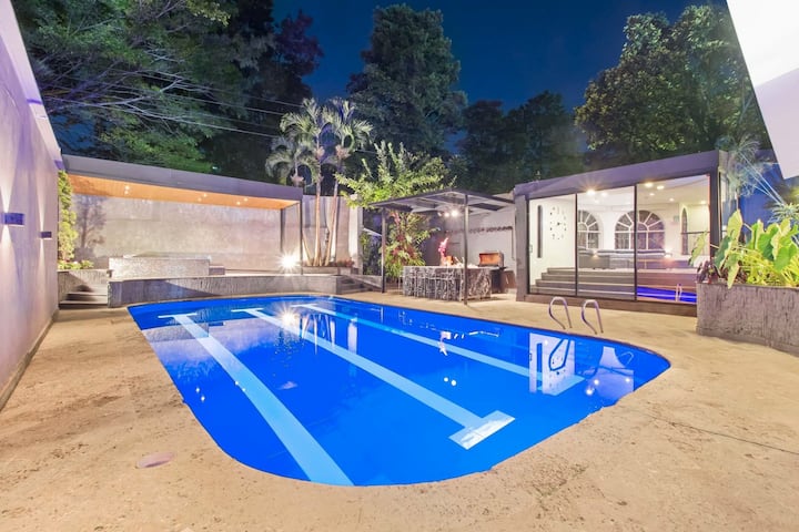 Avenue Mansion Jacuzzi, Piscina, Turco - Medellín