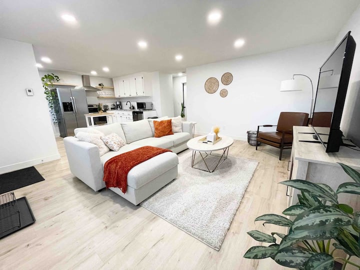 Cozy Boho Inspired Duplex - With 4 Person Hotub! - Vancouver, WA