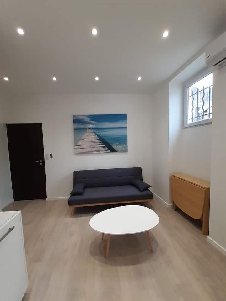 3 Pièces à 30 Secondes De La Promenade Des Anglais - Nice