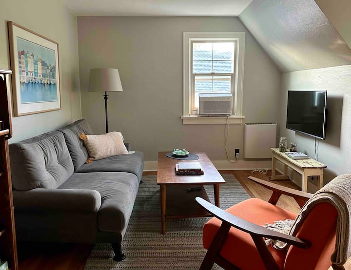 Charming 1930s Vintage Duplex Close To Downtown. - Washington
