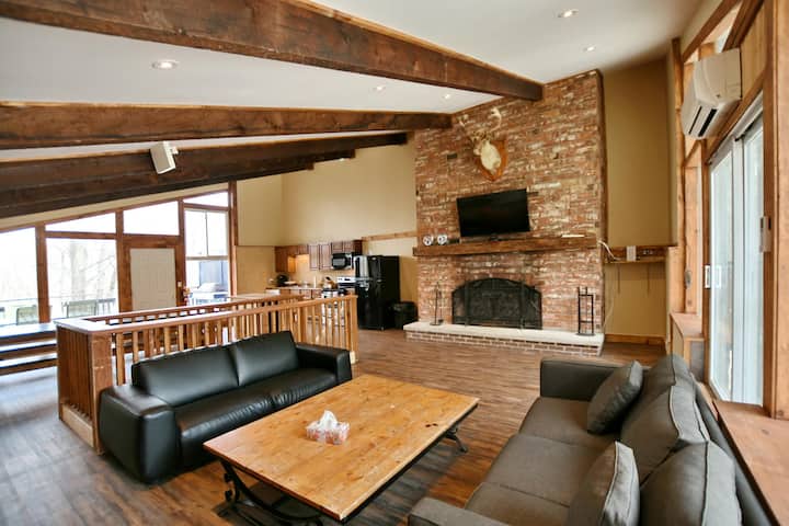 The Caribou Chalet (Hot Tub, Sauna, 7-bedroom, Sle - Collingwood