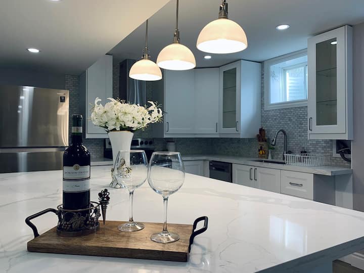 Luxurious, One Bedroom Apartment, In Mt. Pleasant. - Brampton