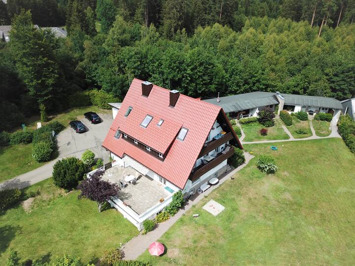 Großzügige Ferienwohnung Mit 60m² Terrasse Am Wald - Schluchsee