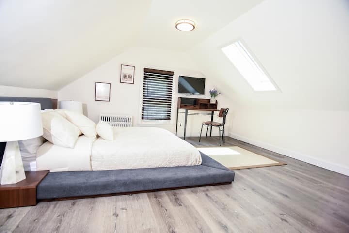 Venn | Harvard Square | Stylish Studio - Somerville