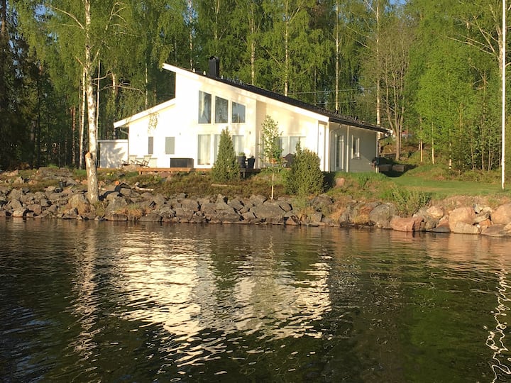 Exklusiv Villa Vid Storsjön Uthyres - Sandviken