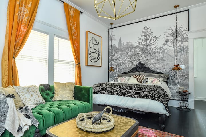 Walkable Midtown Studio - Designer's Dream - Smyrna, GA