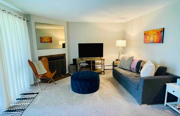 8 Minutes To Airport | Snow Service | Carport - Alaska