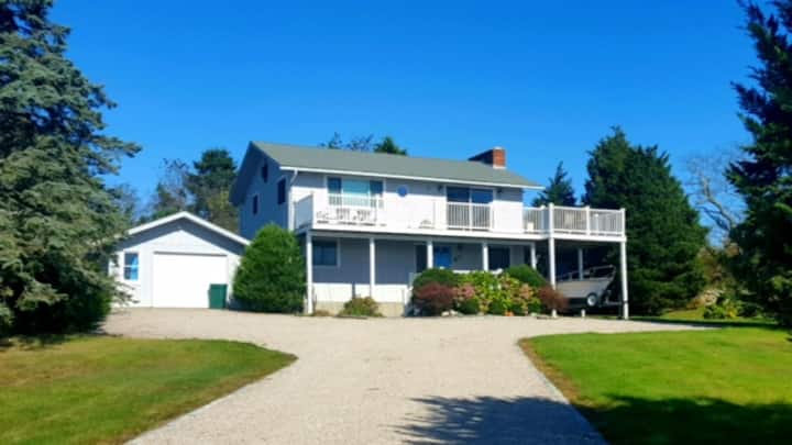 Walk To Matunuck Oyster Bar & East Matunuck Beach - Narragansett, RI
