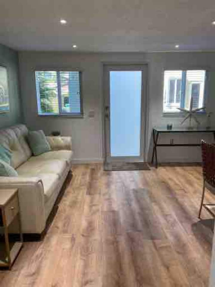 Adorable One Bedroom Guest House With A Pool - Miami