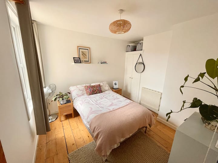 Bright And Cheerful Private Room Near The Beach. - Southsea