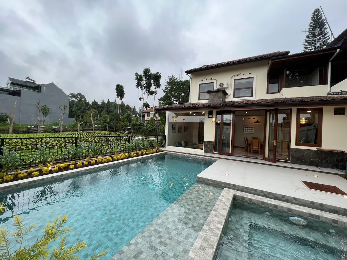 3BR Villa w Private Pool & Jacuzzi (Amethyst K-11) - Airbnb