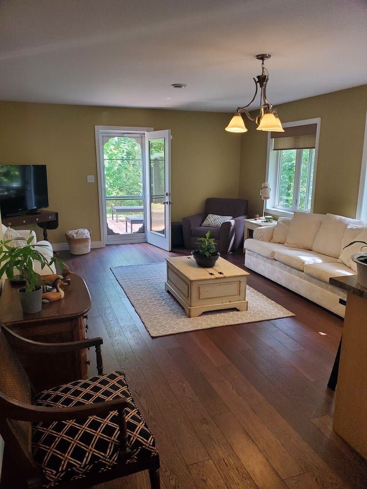**Cute Bungalow In The Heart Of Sunny Sundridge** - Ontario 60