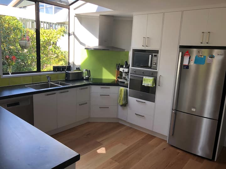 Murano Manor Home And Dance Studio Sleeps 8 - Dunedin