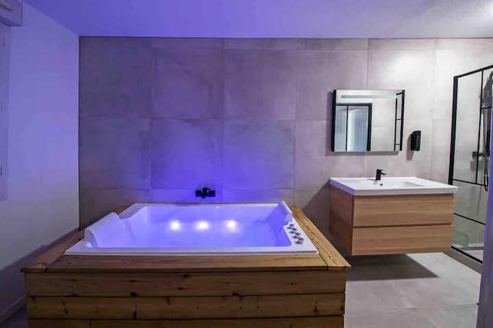 Jacuzzi 15 Min Du Centre De Lyon 4 Personnes - Lyon