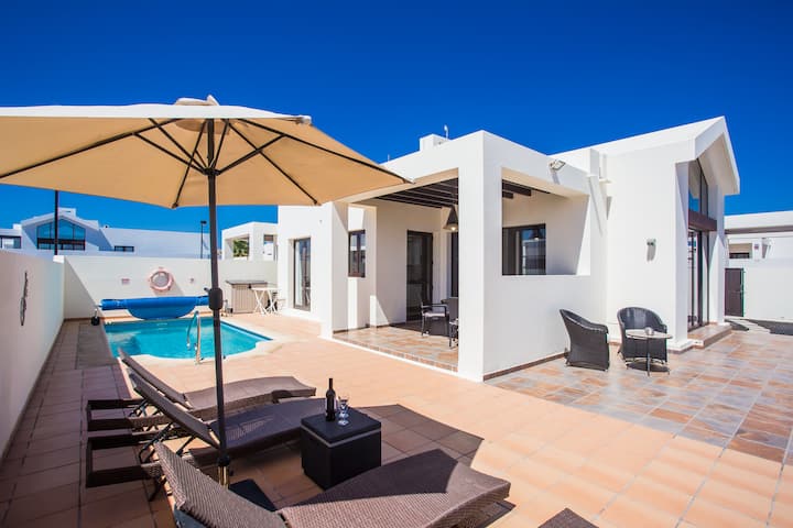 Stylish & Modern 2 Bed Private Villa - Playa Blanca