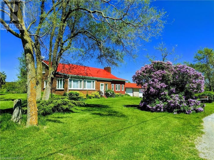 Red-roof County Cottage-sandbanks Park Pass Inc. - Prince Edward