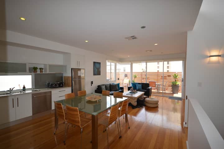 Die Moseley: Moderne 3 Schlafzimmer, 2 Bäder In Glenelg - Adelaide