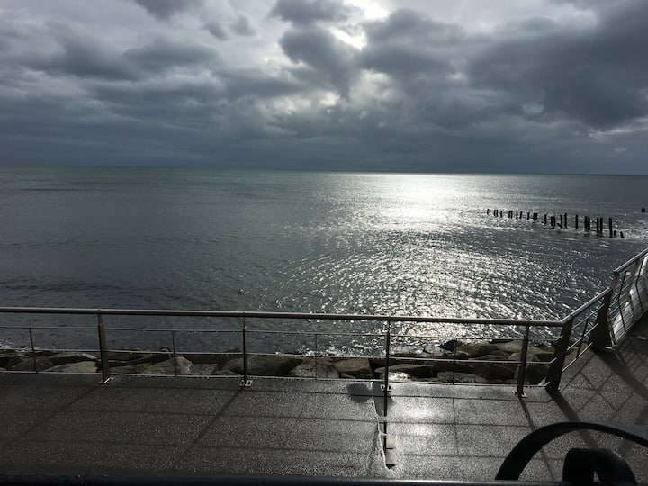 B2 Waterfoot - Overlooking The Sea And Mountains. - Newcastle