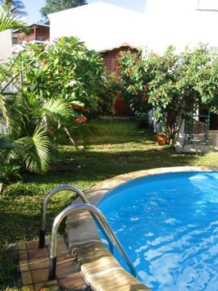 Agréable Chalet Classé, Indépendant Accès Piscine - Réunion