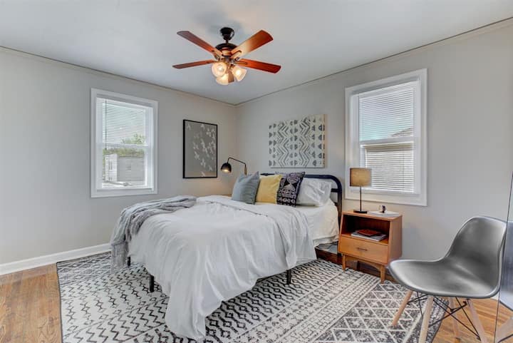 Cozy 1br Apt In Benson | Minutes To Downtown Omaha - Omaha, NE