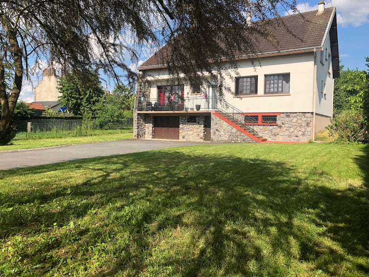 Vîlla A 10 Mn De Charleville Avec Jaccuzi Pro - Ardennen