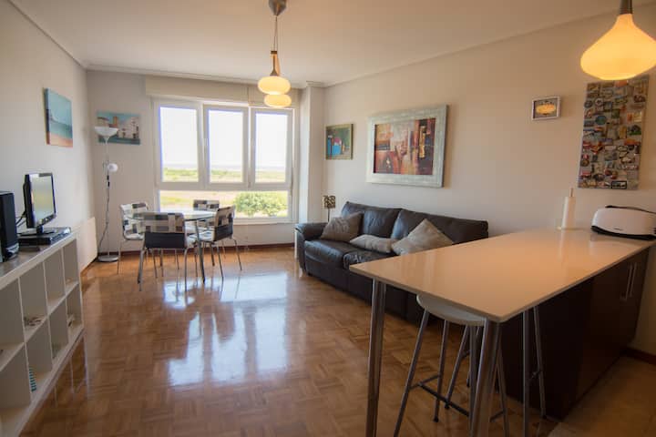 Apartamento Con Vistas Al Mar En 1ª Linea De Playa - Aviles