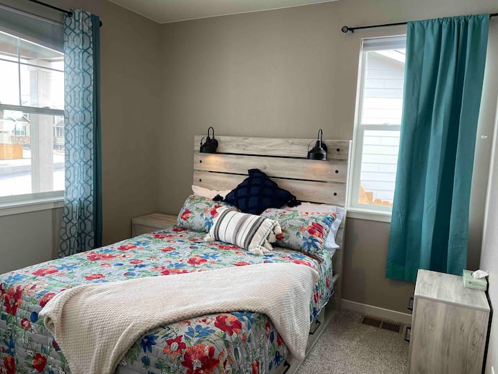 North Bedroom In Shared Bath/home With Queen Bed. - Longmont, CO