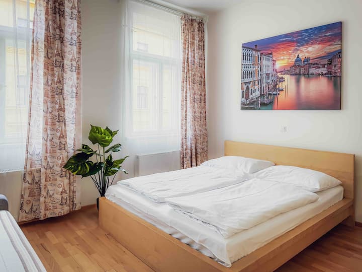 Lovely Studio Apartment Nearby Metro I.p. Pavlova - Prag