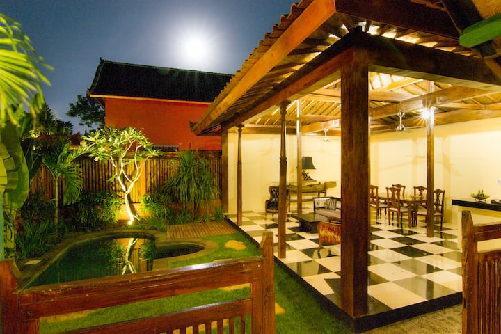 Tropical Javanese House With Pool In Kerobokan - Kuta