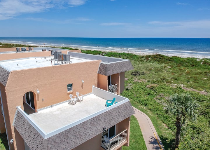 Beach ~ Pool ~ Large Private Oceanfront Sun Deck! - Crescent Beach, FL