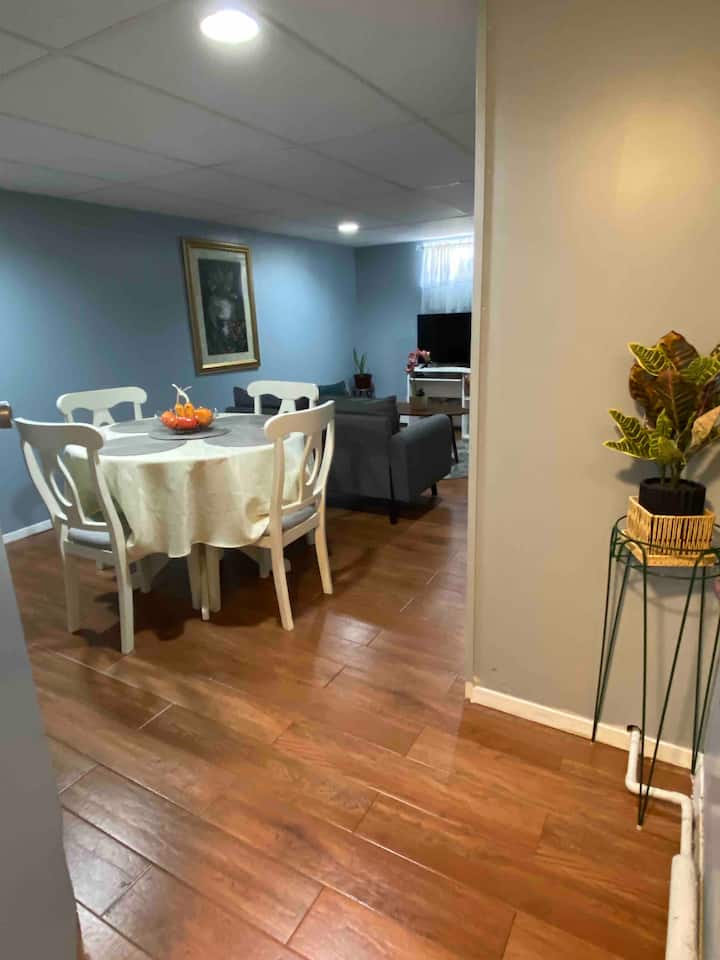Lovely 2 Bedroom Lower Lever Unit With Cozy Yard - New York City