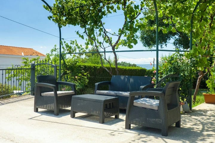 Aparments Alex-matea 2pax Apartment With Terrace & Sea View - Klenovica