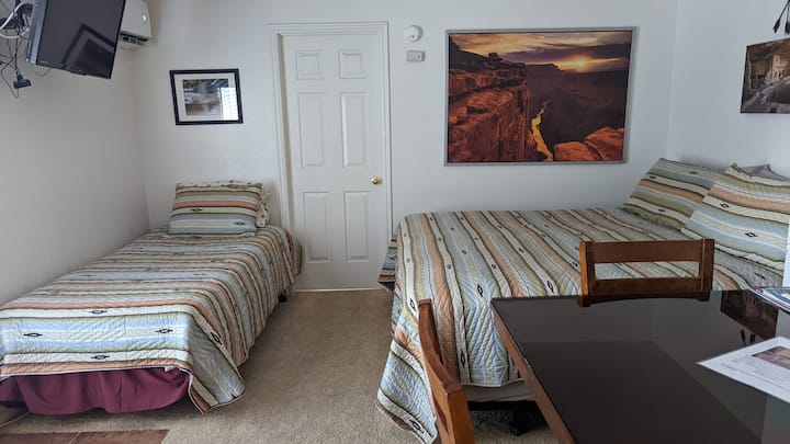 Private Entrance W Balcony &
Hot Tub! King +Twin - Page, AZ