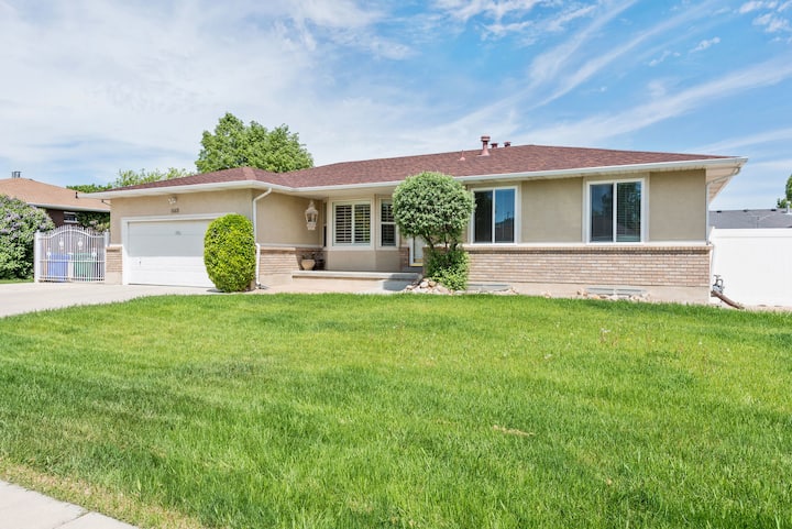 Clean & Spacious Home- 15 Mins From Salt Lake City - South Jordan, UT