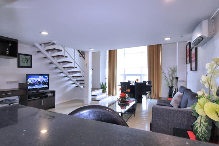 Cebu City Downtown - Spacious Loft Condo - Cebu City