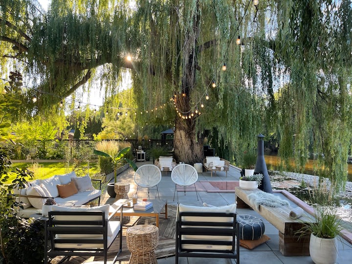 5 Star Beachside Guest Pad With Hot Tub - Kelowna