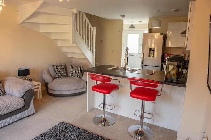 Modern 2 Bedroom House (5l) - Bridgend