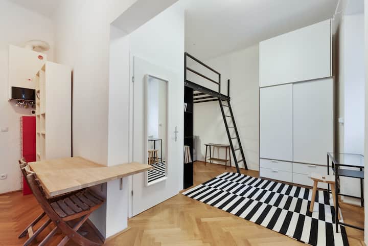 Lovely Apartment With Balcony -100 Meters To Metro - Vienna
