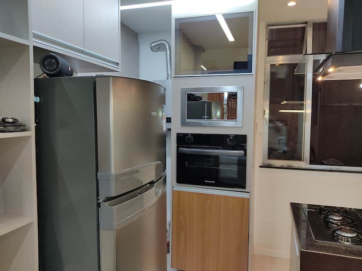Apartamento  No Leme, Silencioso  Ao Lado Da Praia - Rio de Janeiro