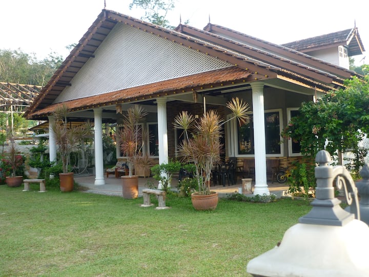 Banglo Santalia, Laman Ejo. 12pax. Tenang & Nyaman - Kuala Pilah