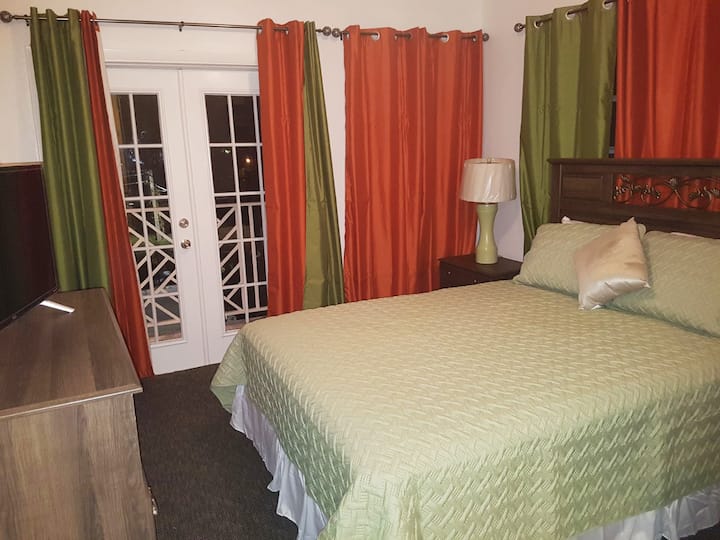 Quaint Townhome Near The Beach And Transportation - Nassau