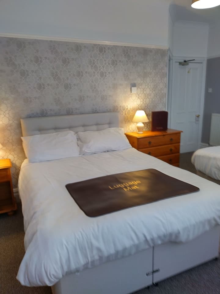 Welcoming, Comfortable Room At Adeline Guest House - Llangennith