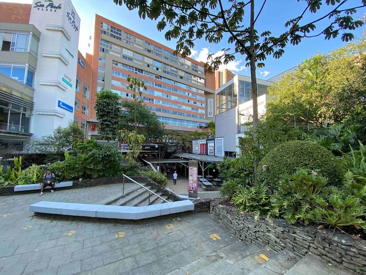 Excelente Ubicación. Poblado En Zona Turística - Envigado