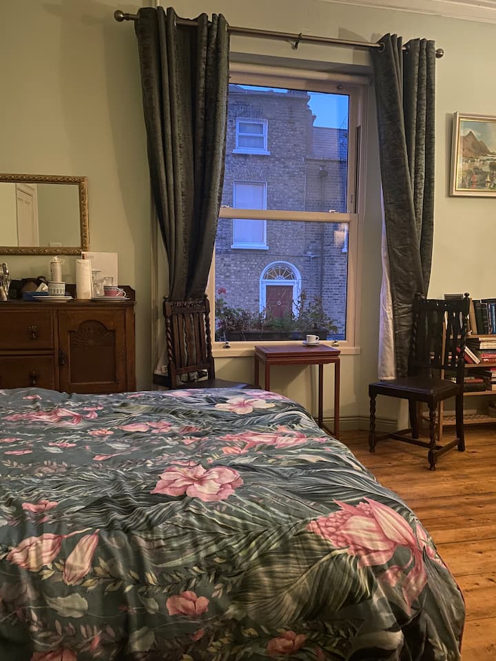 Large Bedroom In Dublin City Centre Period House - Portmarnock