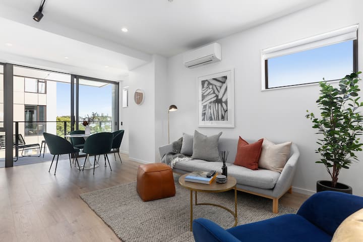 Brand New! Luxury Park Side Residence By Urban Butler - Auckland