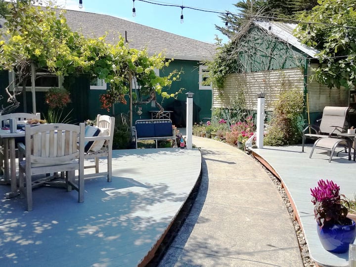 Serene Between The Greens - Bandon, OR