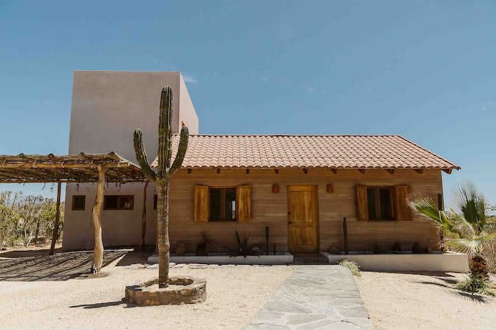 A Desert Oasis, Huge Saltwater Pool & Ocean Views - Todos Santos